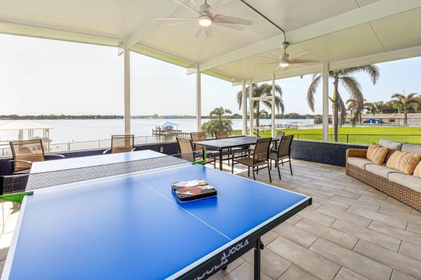Boat Dock, Lounge Lanai! Lake Clay Group Retreat - Lake Clay, FL