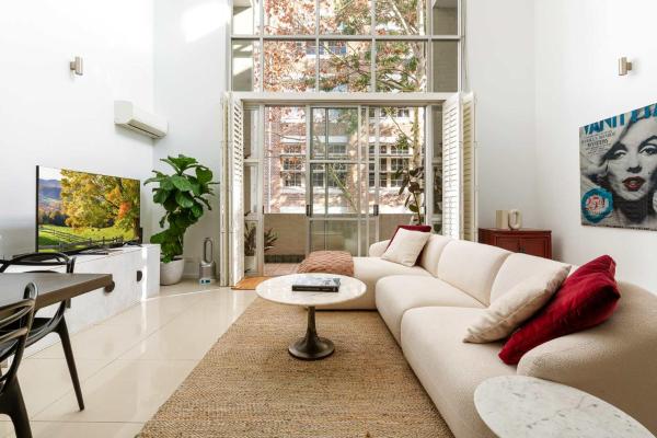 Manhattan Tri-level Warehouse Style Apartment - Surry Hills
