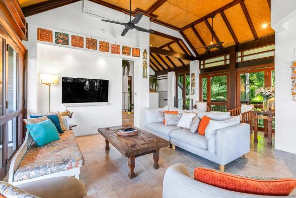 Palm Bliss Villa - A Central Balinese Pool Oasis - Port Douglas