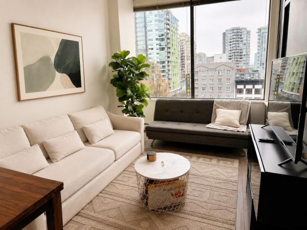 Downtown Vancouver I Free Parking & Free Bikes I Sleeps 4 - West Vancouver