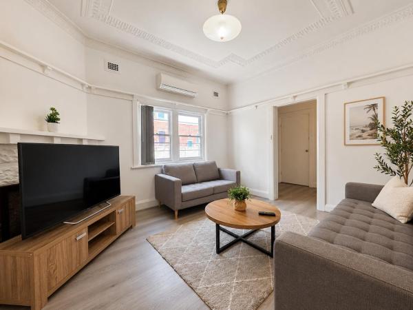 Rare 3br Parramatta House Walk To Cbd Sleeps 8 Aircon Heating Bbq Cricket Pitch - Parramatta