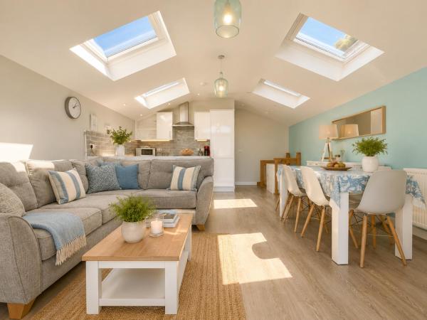 Sea View Holiday Home - 3 Bedrooms, Balcony, Dog Friendly - Bideford