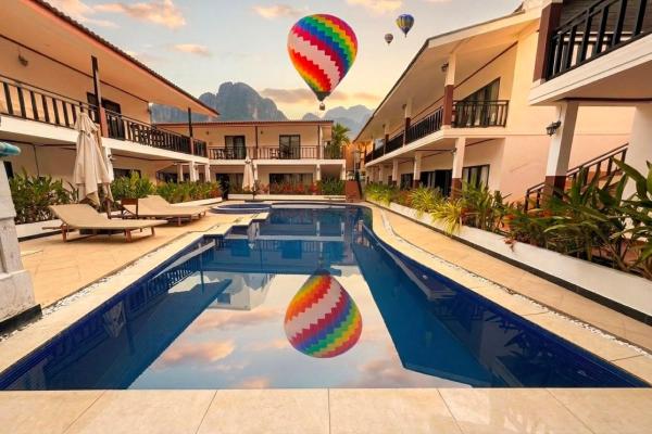 Vangvieng Night Market Resort - Laos