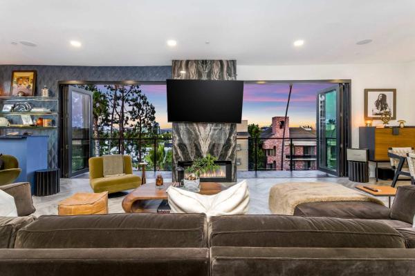 Ultra Luxury Residence With Rooftop Jacuzzi - West Hollywood, CA