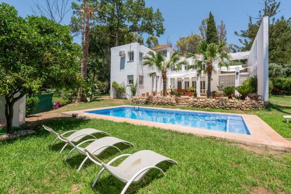 Magnificent 5-bedroom Villa - Puerto Banus