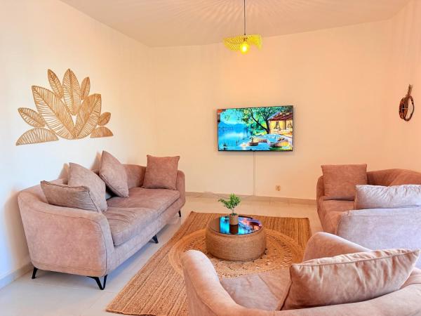 Spacious Entire 4br 5ba Wfull Ac Wifi 5000 Ft To Beach - Dakar