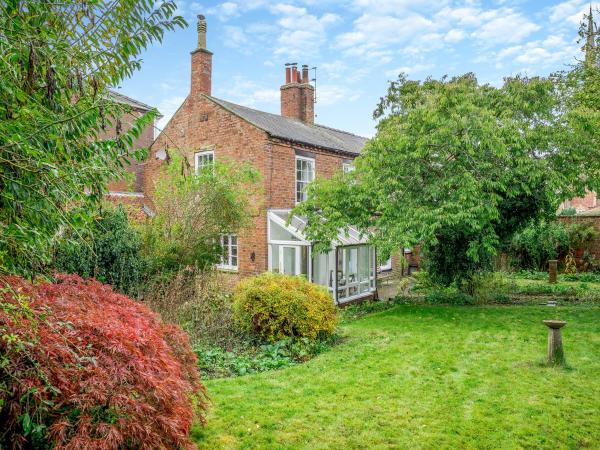 Misdale House - Louth