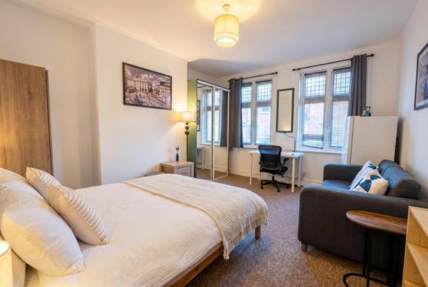 Central Watford 3-bed Flat, Walk To Junction - St Albans