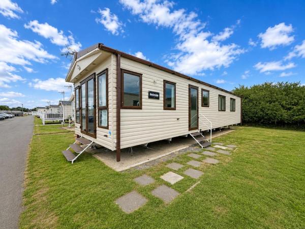 Stylish 4 Berth Caravan At Dovercourt Holiday Park Ref 44413a - Frinton-on-Sea