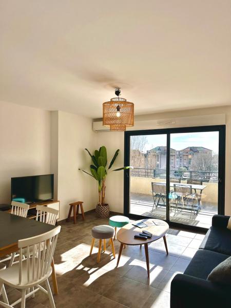 Spacious 3-room Apartment With Large Terrace - Bastia