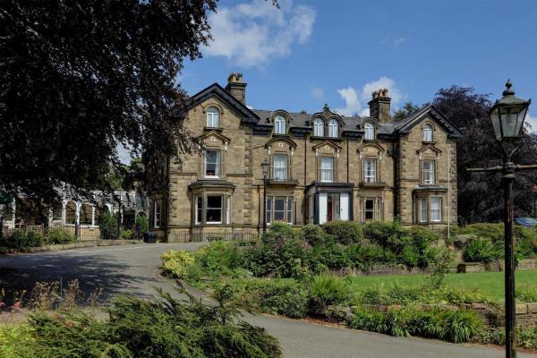 B/w Plus Buxton Lee Wood Hotel - Castleton