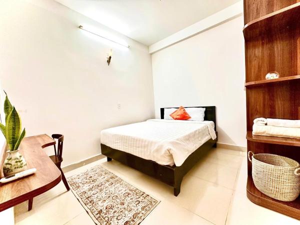 Raymond Tolentino House - Manila