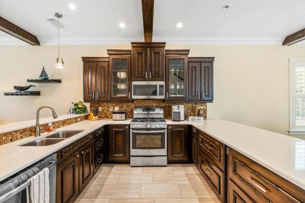 Marina Villa Pool, Tiki Bar & Dining, Prime Location - New Smyrna Beach, FL