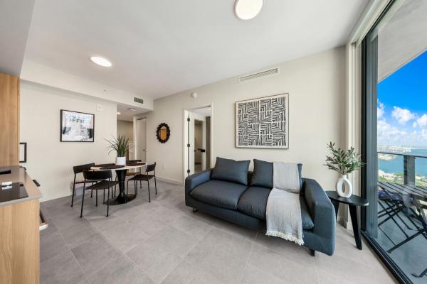 Walk To Fifa Fan Fest - 1br Plus Den - Rooftop Pool - Coral Gables, FL