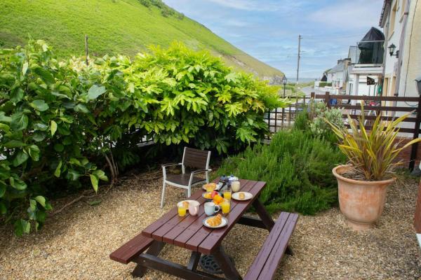 Glan Garan Cwm Tydu - Llangrannog