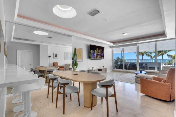2br Oceanfront Oasis Large Patio And Free Parking - Miami Beach, FL