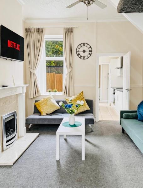 Stylish 2-bedroom House Near City Centre - Coventry