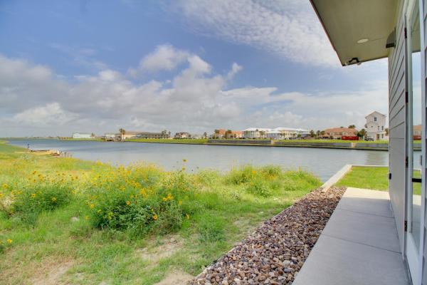 Walk To Beach & Pool Access! North Padre Retreat - Corpus Christi, TX