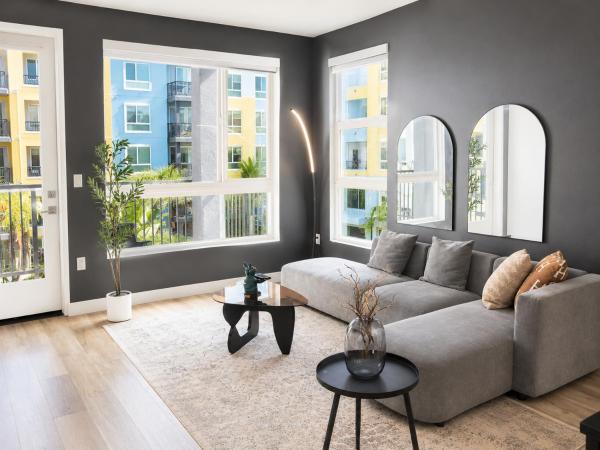 Serene Apt 10 Min From Disneyland With Pool & Gym - Costa Mesa, CA