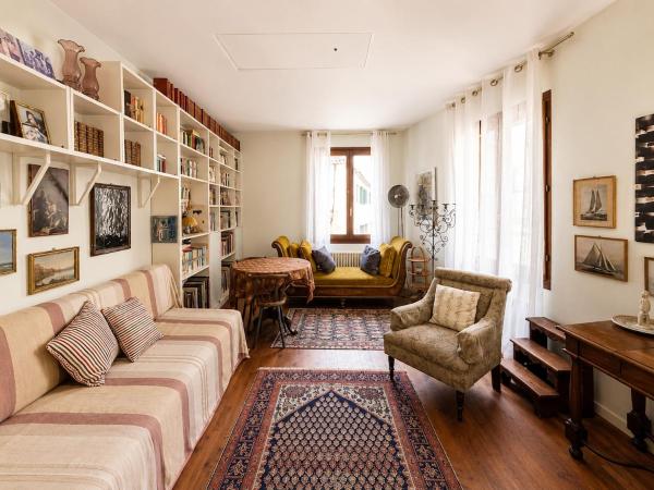 Spacious, Bright And Airy Flat At Accademia - Mestre