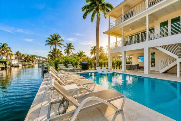 Salt House - 6 King En-suites - Canal Estate - Fort Myers Beach, FL