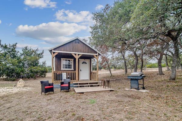Hill Country Cabin 1 - Canyon Lake, TX