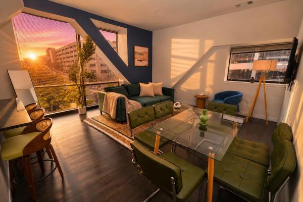Stylish 2br Escape - 10 Minutes Walk To Riverwalk - Milwaukee, WI