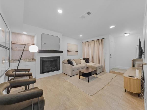 Modern & Stylish Arlington Home Near At&t Stadium - Arlington, TX