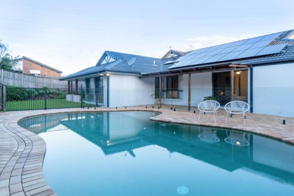 The Shailer Escape - Luxury Home With Private Pool - Brisbane
