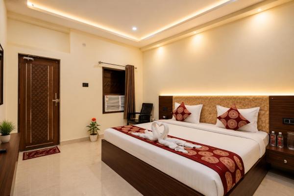 Hotel Vibe Blu Near Jhv Mall - Varanasi