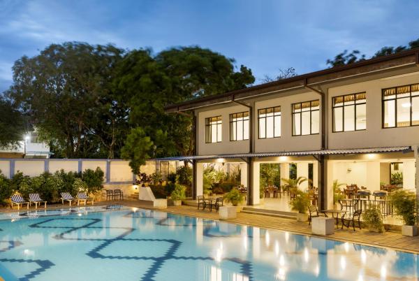 Wave Hostels Arugam Bay - With Swimming Pool - Sri Lanka