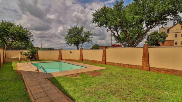 Stylish 2 Bed Apartment In Carlswald, Midrand - Midrand