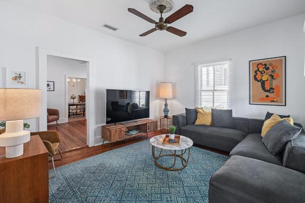 Uptown Delight L Dog Friendly L Walk To Downtown - St. Augustine, FL