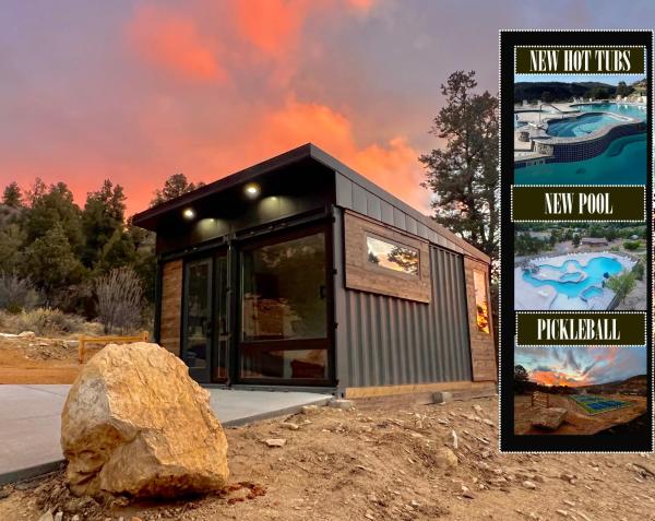 Modern Cabin Near Zion & Bryce W Pool & Hot Tub - Utah