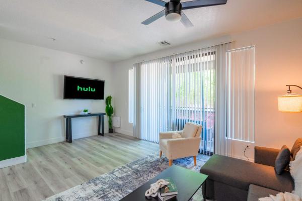 Game Day Retreat Pool Gym & Westgate Getaway - Glendale, AZ