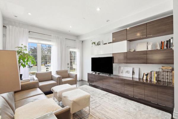 Bayview Townhouse 2br & Parking - Toronto