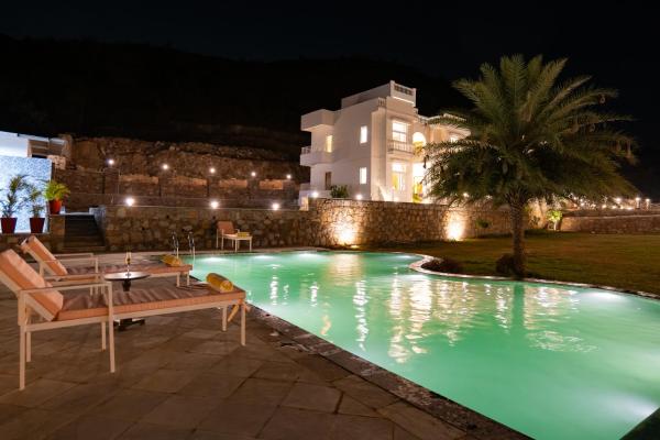 Elivaas Signature Mandovar Mountain Valley Retreat 4-bhk Pet-friendly Suite In A Private Estate With Shared Pool, Garden, Restaurant & Hill Views - Nimbahera