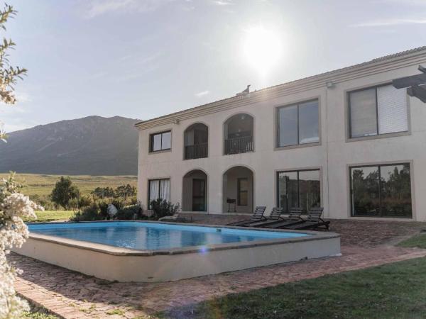 Luxury 5-bedroom Villa With Private Pool Tennis Court - Bot River