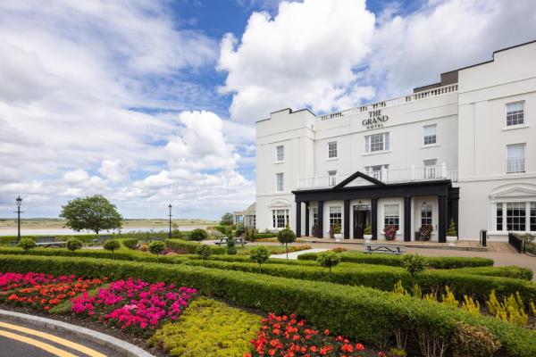 The Grand Hotel - Swords