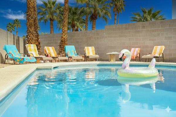 Vegas Pool Villa With Basketball & Games, Near Strip - Las Vegas