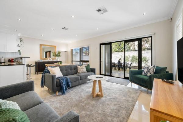 Home Away Henley - Modern Beachside Hideaway - Port Adelaide