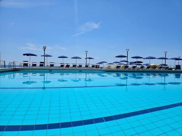 Casa Caribe - Piscina, Spiaggia E Parcheggio Inclusi! Gratis - Sanremo