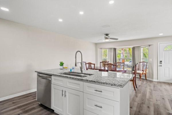 Manasota Beach Retreat Sleeps 16 - Englewood, FL