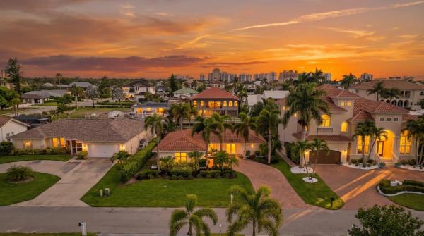 Sunset Dock Pet-friendly & Steps To Beach - Naples, FL