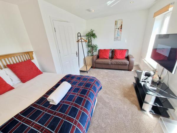 Nightrest Homes 6 Bedroom House- Smart Tv In Each Room - Parking - Wifi - Milton Keynes
