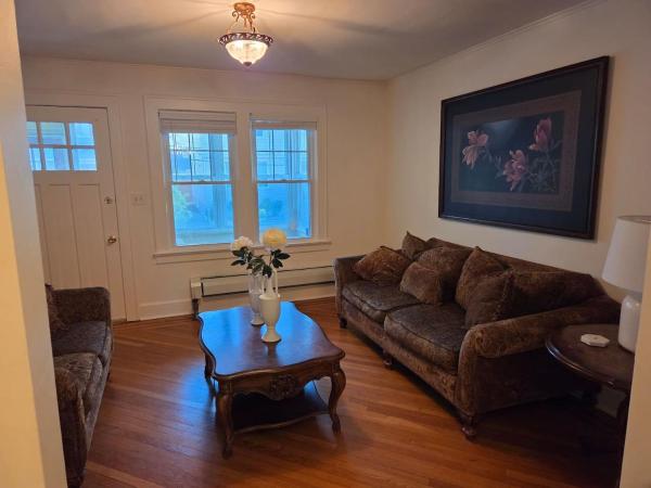 Charming Bungalow On A End St Sits On A Park - Bayonne, NJ