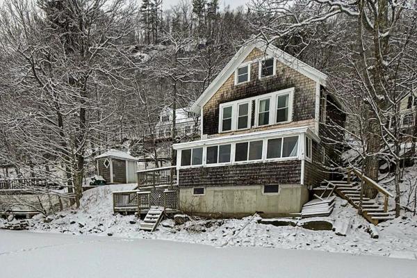 Idyllic Lakefront Retreat: Pvt Dock & Beach For Kayaking, Swimming & Fishing - Belfast, ME