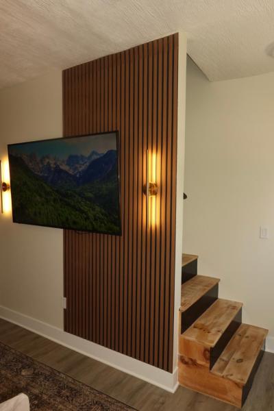 Luxury Downtown Columbus Townhouse - Grove City, OH