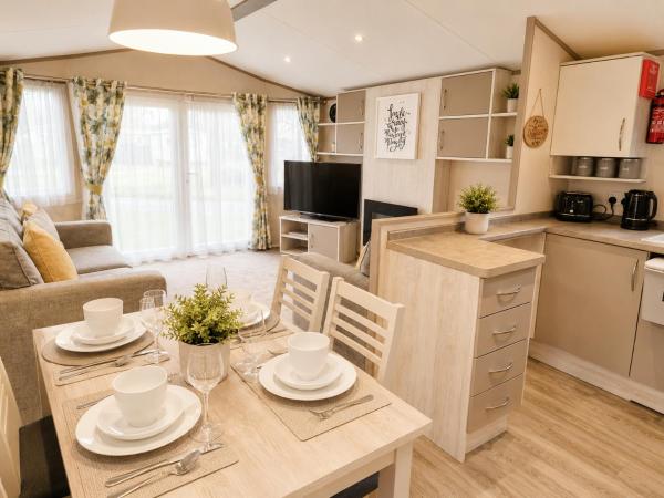 Billing Aquadrome- Bird Lake Pastures Holiday Caravan Sleep 6 - 웰링버러
