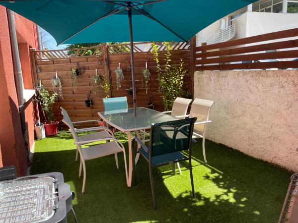 Pyrene Holidays - Appartement Spacieux - Chambres Climatisées - Cour Privée - La Mongie